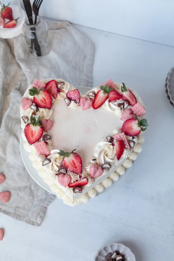 Heart Cake without Pan - Yogurette Cake - coucoucake