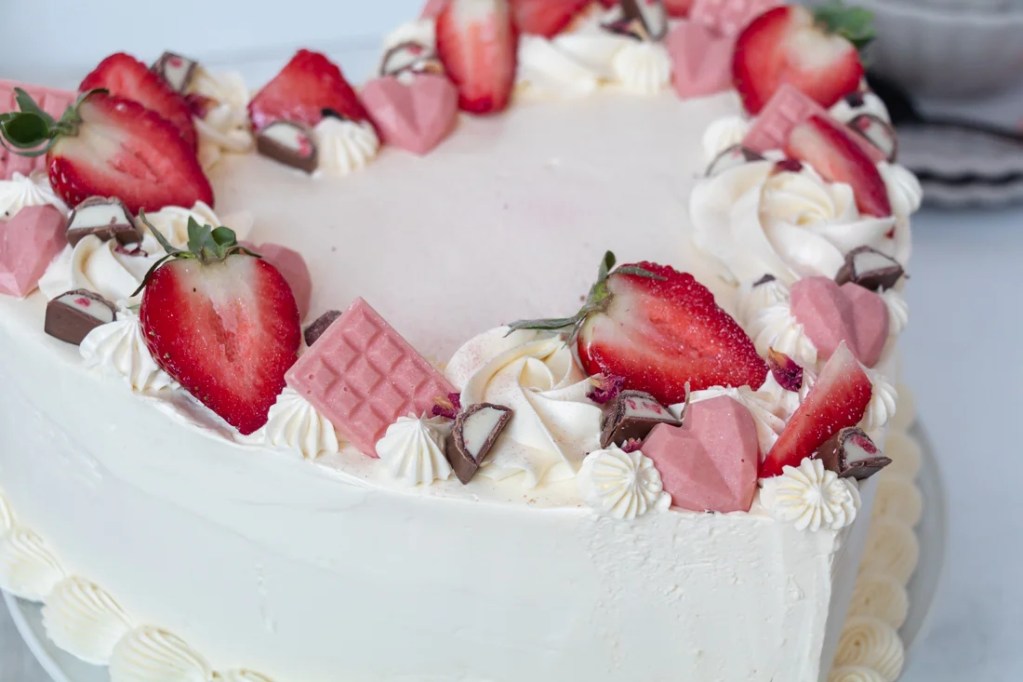 Heart Cake without Pan - Yogurette Cake - coucoucake